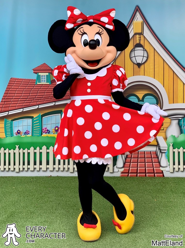 DLP - The Toon Studios Chic Selfie Spot with Minnie Mouse on ...