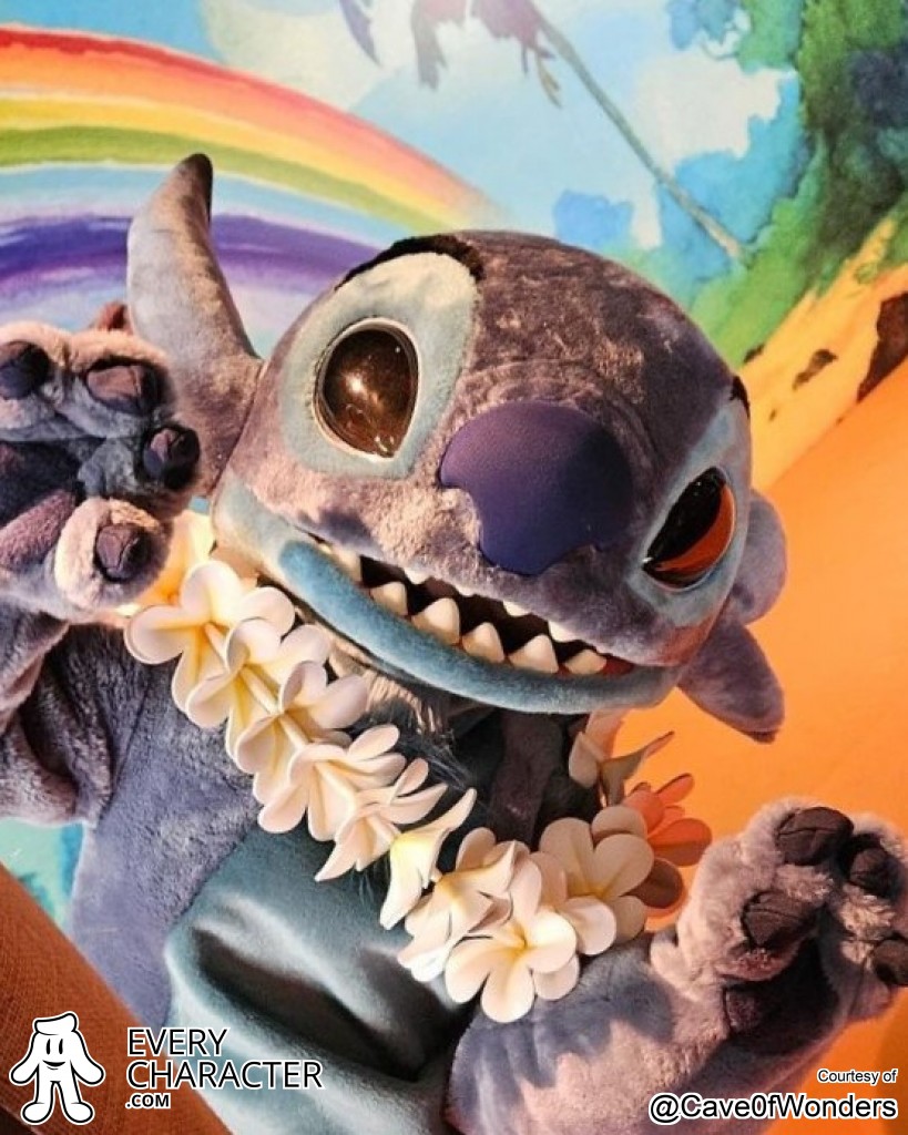 DLP - Colorful Meet 'n' Greet with Stitch on EveryCharacter.com