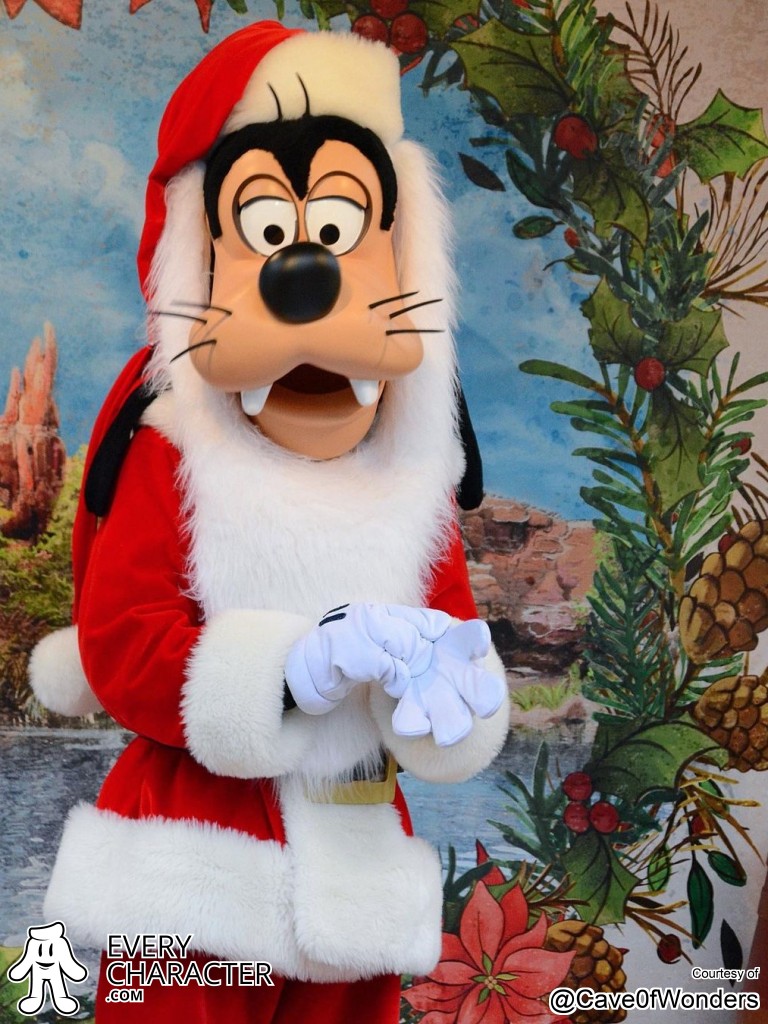 DLP - Santa Goofy in Frontierland on EveryCharacter.com
