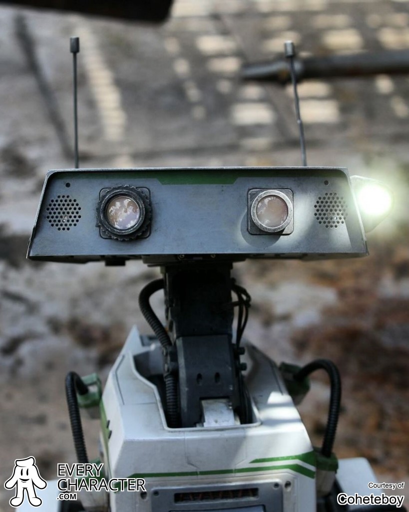 DLR - Wandering BDX Droids of Galaxy's Edge on EveryCharacter.com