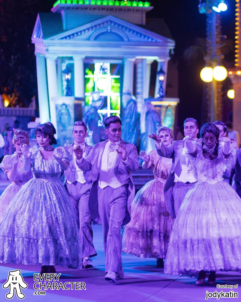 DLR - Frightfully Fun Parade on EveryCharacter.com
