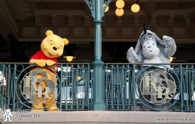 DLP - Disney Friends Good Night Kiss on EveryCharacter.com